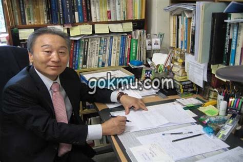 건축의 날행사에서 국토해양부 장관 표창장 받은 김성은건축공학·교수 교수