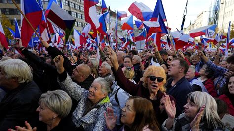 Miles De Personas Protestan En República Checa Contra Aumento De La