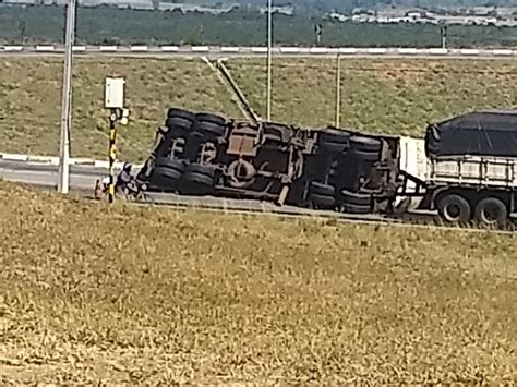 Conquista Acidente Carreta Deixa Tr Nsito Lento No Anel Rodovi Rio Blog Do Rodrigo Ferraz