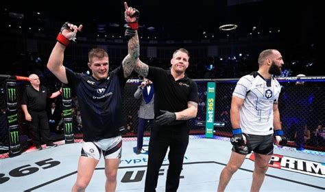 UFC Fans Fume As Roman Dolidze Robbed In Controversial Loss To Marvin