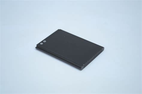 孤立した白い背景に黒いモデムバッテリーモデムのバッテリーはインターネットモデムを電化するために使用された電源装置です つながりのストック