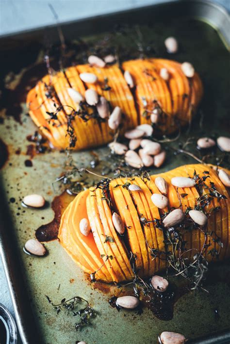 Hasselback Butternut Kürbis mit Honig und Mandeln moey s kitchen foodblog