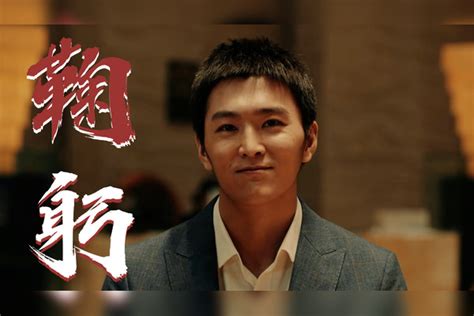 诛烬枭亡众人对秦先生鞠躬问好可见秦先生身份不一般
