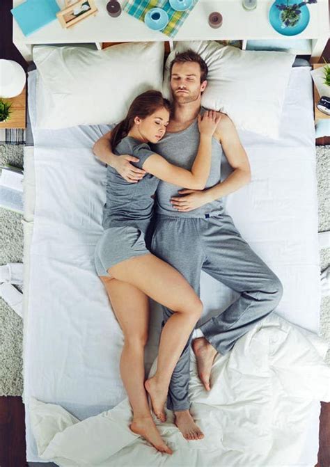 Dime cómo duermes con tu pareja y te diré cómo es tu relación Female