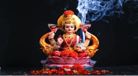 Dream Interpretation Seeing Maa Lakshmi In A Dream Is Auspicious Or