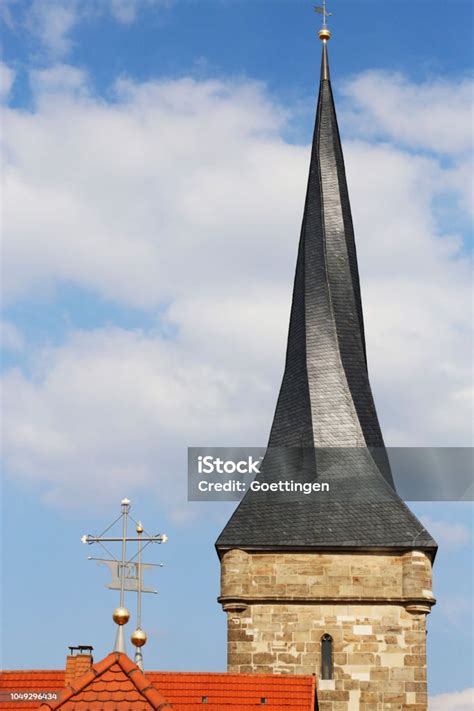 바람개비 Steepled 지붕입니다 중세 독일 건축의 샘플입니다 전통적인 도시 조각입니다 0명에 대한 스톡 사진 및 기타 이미지