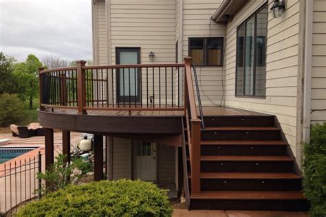 Trex Treehouse And Vintage Lantern Deck With Curved Railings And
