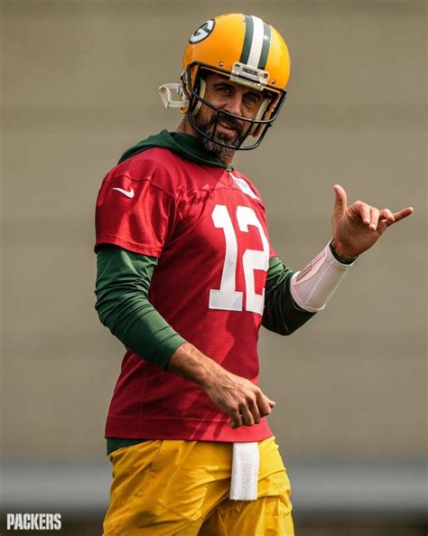 Astro da NFL defende chá alucinógeno Ayahuasca não é droga