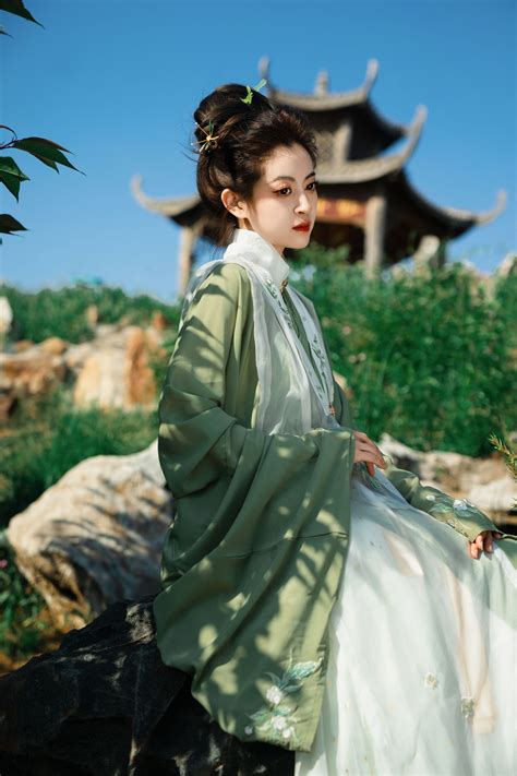 倾海的小健健呀壹萱 《山间》美图作品图片欣赏艺图语