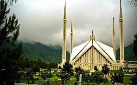 ٹک ٹاک بناتے ہوئے نوجوان فیصل مسجد کی پہلی منزل سے گر کر جاں بحق