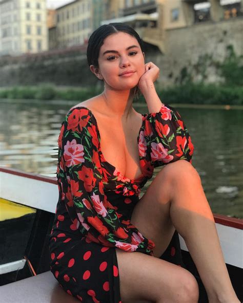 Selena Gomez Celebrates Her Th Birthday In Italy Red Carpet Fashion Awards