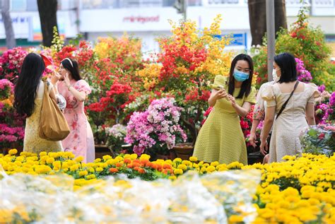 Tphcm đầy Không Khí Tết Người Dân Thích Thú Check In Khắp Chợ Hoa