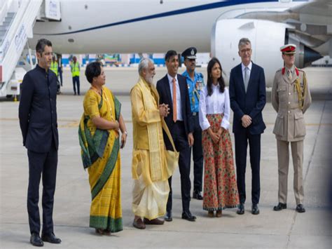 Rishi Sunak Welcome By Jai Siya Ram In Delhi Comes With Wife Akshata