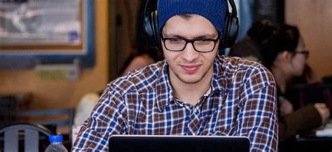 How To Wear Headphones With Glasses Easy Guide