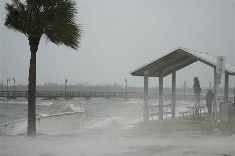 Tormenta Tropical Nicole Se Convierte En Huracán Y Azota A La Florida