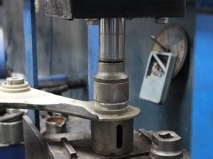 Замена сайлентблоков передних рычагов на Рено Флюенс > Автосервис Супер-СТО