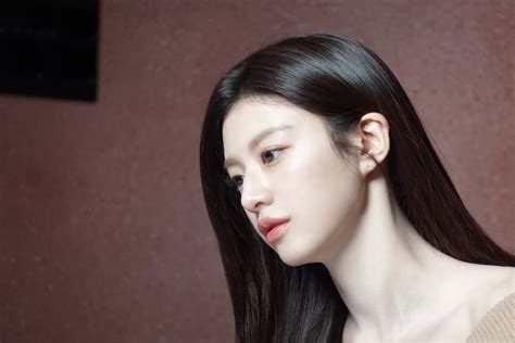 80명이 넘는 스탭들 얼굴 직접 그려서 커피차 스티커 제작한 고윤정 인스티즈 Instiz 이슈 카테고리