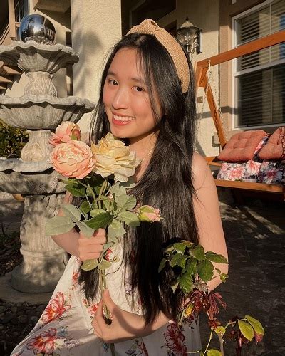 Jenny Huỳnh là ai? Tiểu sử bố mẹ, tên thật, tuổi, nghề nghiệp và anh ...
