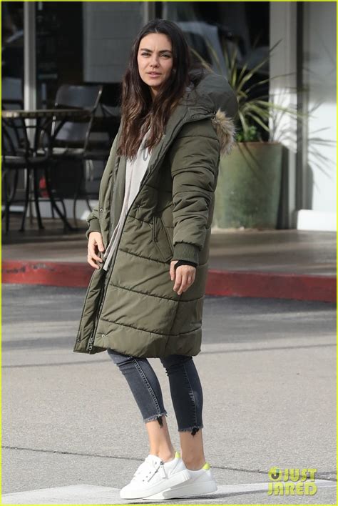 Mila Kunis Meets Up With A Friend For Lunch In L A Photo 4881046