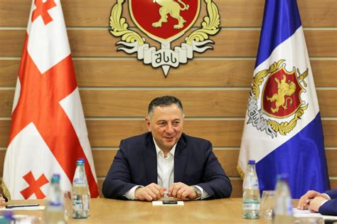 შინაგან ვიცე პრემიერმა შინაგან საქმეთა მინისტრმა ვახტანგ გომელაურმა და მინისტრის პირველმა