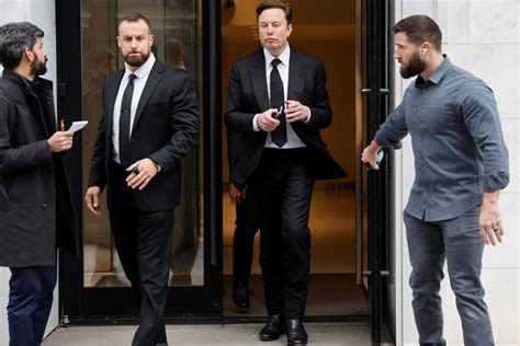 Elon Musk Works In Twitter Hq With 2 Bodyguards Who Also Accompany Him