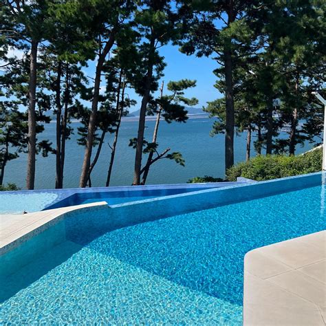 더케이스타일 미나 • 히피펌 물결펌 레이어드펌 발산역미용실 강서구미용실 오랜만에 제 사진헿🐥 이번 여름은 너무 덥고 너무 길어유🥺 Instagram