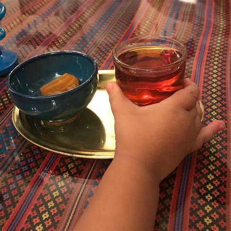 بیا قانون دوستت دارم را بین خودمان وضع کنیم صبح ها تلفنت را بردار به عکسم خیره شو طوری که