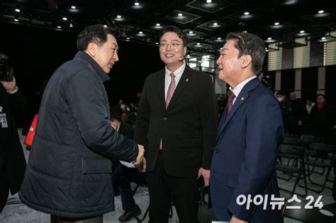 포토 대화 나누는 김기현 안철수 천하람