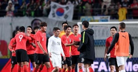 포토 우루과이에 첫 승 신고한 축구대표팀