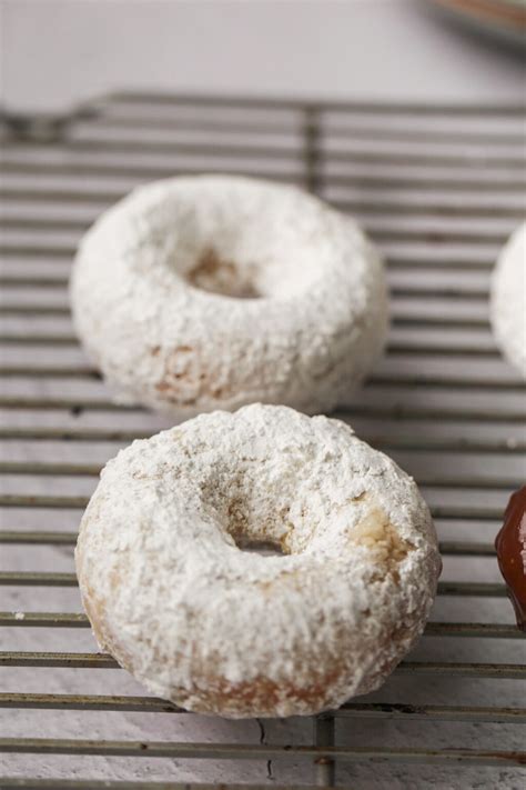 Fluffy Amazing Vegan Powdered Donuts