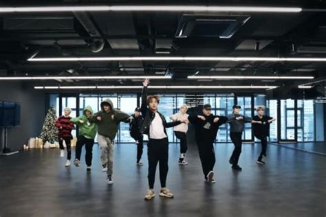 Watch Nct U Share Universe Lets Play Ball Dance Practice Video