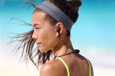Rekomendasi Headset Untuk Mendengarkan Musik Saat Olahraga Parapuan
