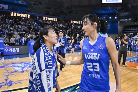 여자농구 2위 우리은행 선두 Bnk 완파15경기 차 추격 뉴스1