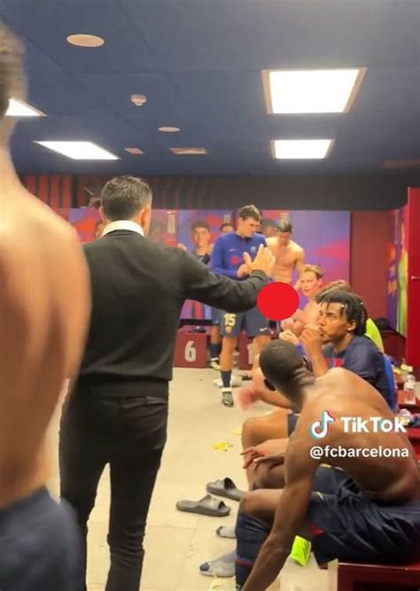 Robert Lewandowski przyłapany nago w szatni FC Barcelony Polak zakrył