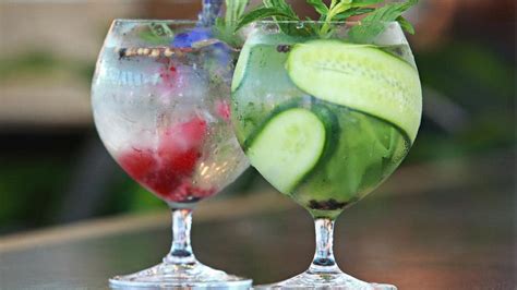 How To Make The Best Gin Cocktails Anniversary Ts For Couples