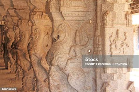 시바 Virupaksha 사원 Hampi에에서 열에 돌 탐험해보자 조각 돌 고 대 배경입니다 돌 조각된 인물에 의하여 이루어져