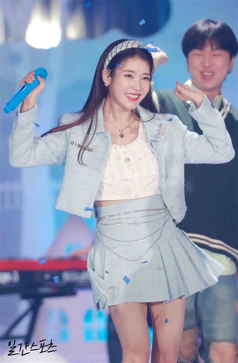 아이유 기사사진들 그냥 홈마사진 같다ㅋㅋㅋ 너무 예쁨 인스티즈instiz 연예 카테고리