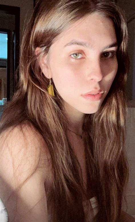 Gabriela Medeiros A Nova Buba De Renascer Revela Beleza Em Passeio