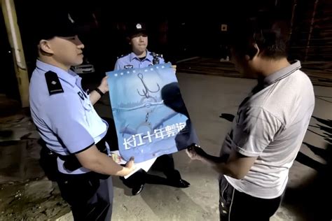 巡、查、宣、防 当好平安“守夜人”澎湃号·政务澎湃新闻 The Paper