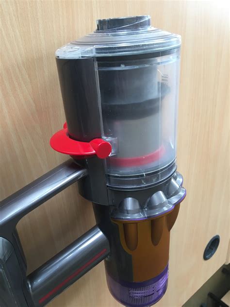 Dyson V Vacuum Dust Bin Won T Close Properly Xolvie