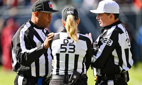 The New Nfl Ban On The Hip Drop Tackle Gives Defenses