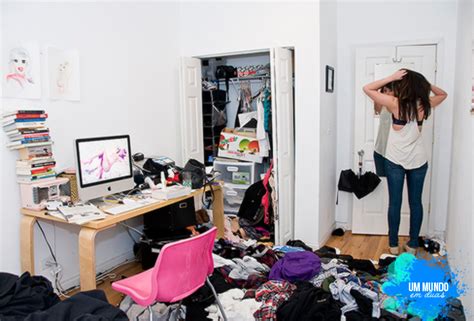 Arrumando O Guarda Roupa Um Mundo Em Duas
