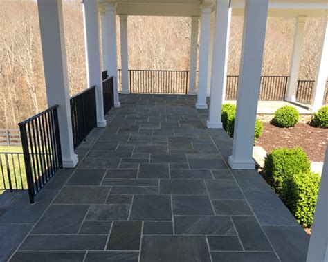 Bluestone Cut Pattern Fieldstone Center