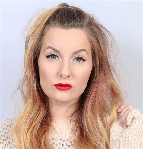 Eyeliner Red Lips Messy Hair Imakeyousmile Se