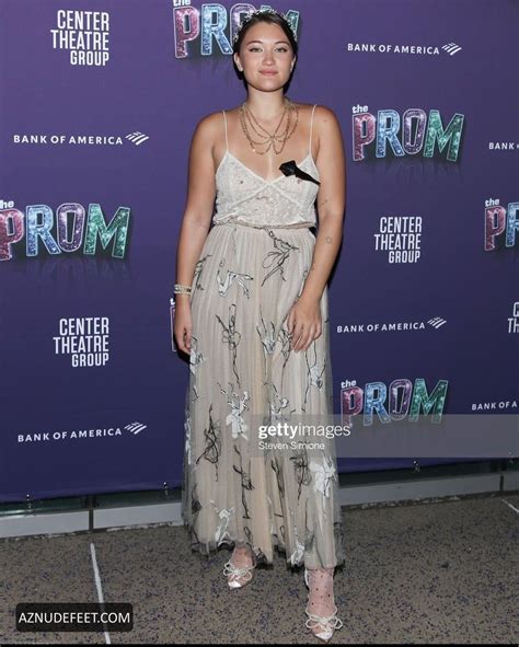 Isa Briones Feet Aznudefeet