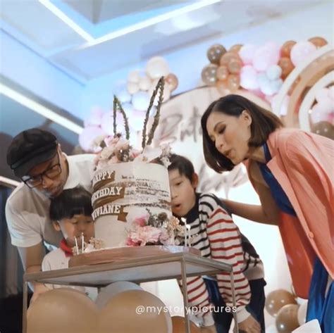 7 Potret Viviane Istri Sammy Simorangkir Pesta Gender Reveal Bahagia