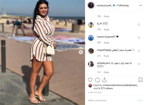 نسيت تلبس البنطلون إطلالة مثيرة لـ رانيا يوسف على البحر