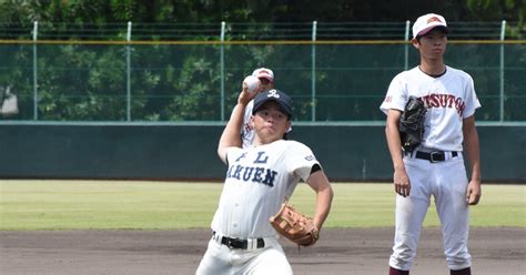 伝統のユニホームで始球式 Pl学園軟式野球部、最後の夏へ 毎日新聞