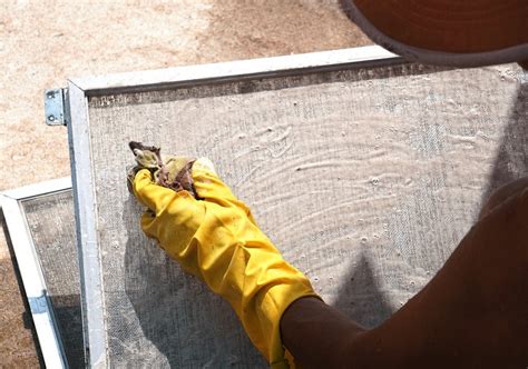 Cómo limpiar las mosquiteras de las ventanas Crespo Mantenimientos
