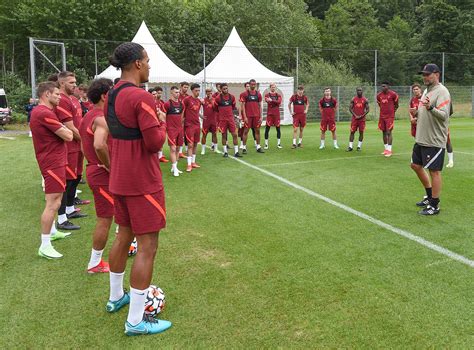 ทวิตเตอร์สโมสรลิเวอร์พูลลงรูปนี้จาก Liverpool Fc Thailand